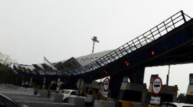 Top 3: Robohnya Atap Pintu Tol Cikunir 2