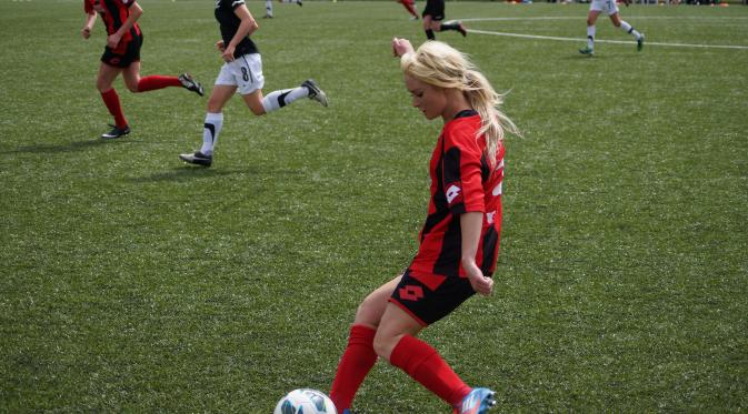 Pesona Laura Merrin, Si Seksi Pemain Wanita Everton - Bola Liputan6.com